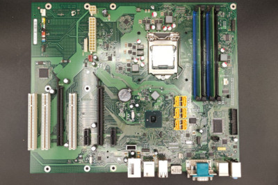 Workstation-Mainboard Fujitsu W26361-W2061-X-03 mit Intel i5 650 & 4GB ...