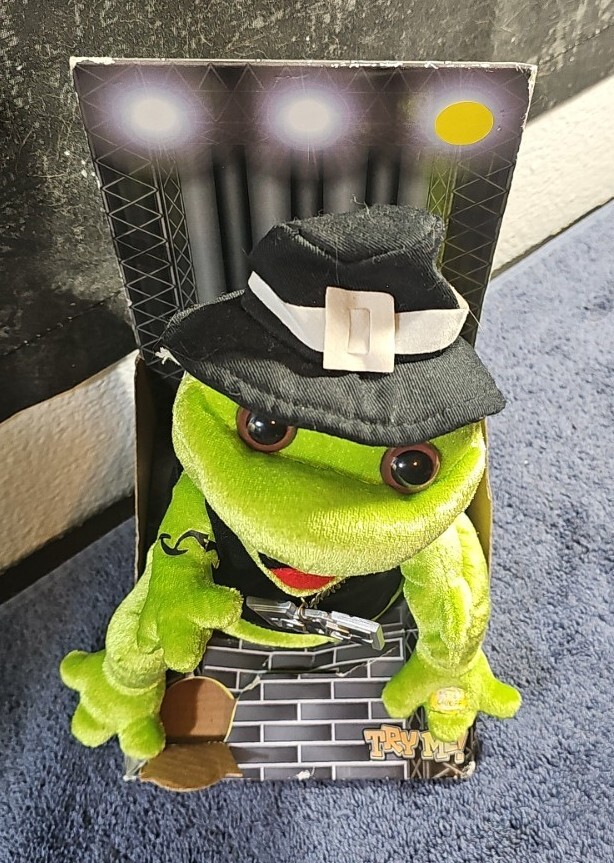 Gemmy Frogz "Yeah" Usher Hip Hop Frog Singing Dancing Green "Doesn't ...