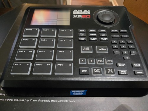 Akai Professional XR20 Digital Drum Machine Beat Production Center ...