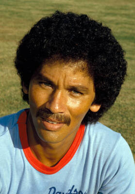 Portrait of West Indian batsman Larry Gomes circa 1983 Old Cricket ...