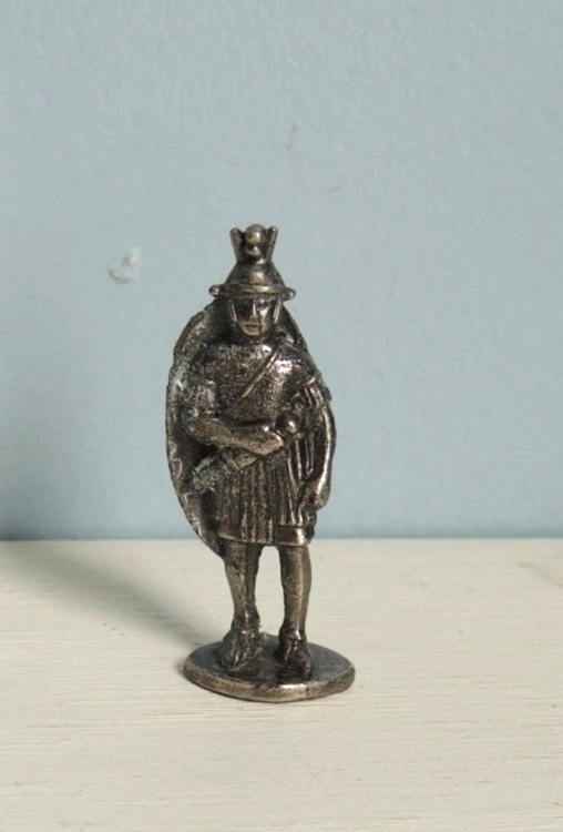 Miniature Knights Metal Figurine Set Armor Swords Shields Conquistador ...