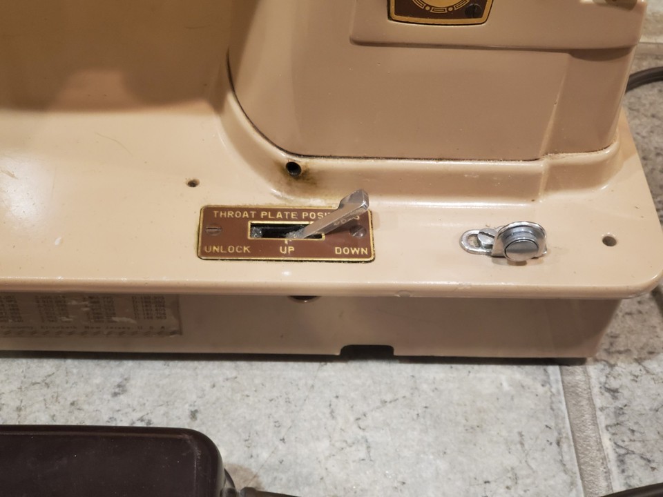 Vintage Singer Model 404 Slant Needle Sewing Machine Works Great w ...