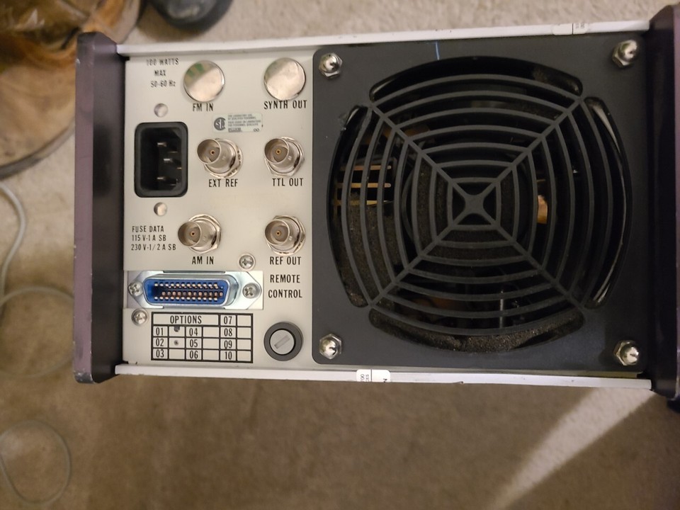 FLUKE 6011A Synthesized Signal Generator | eBay