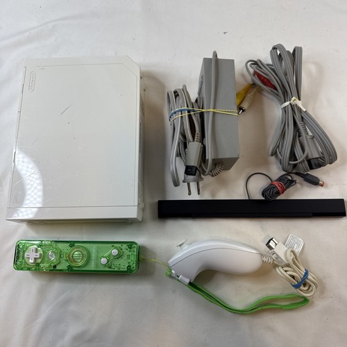 Nintendo Wii RVL-001 White Console Bundle Backwards Compatible GameCube ...