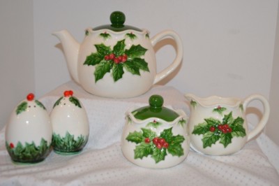 Vintage Christmas Holly Tea Set Teapot Sugar Creamer Salt & Pepper, 7 ...