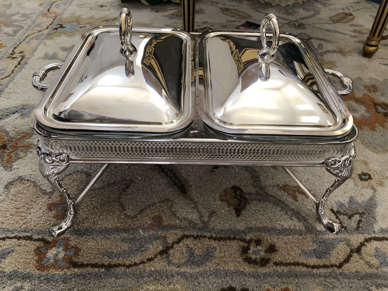 Silver plated chafer is 8 Qt. Full Chafer with two Lids And Two Pyrex ...