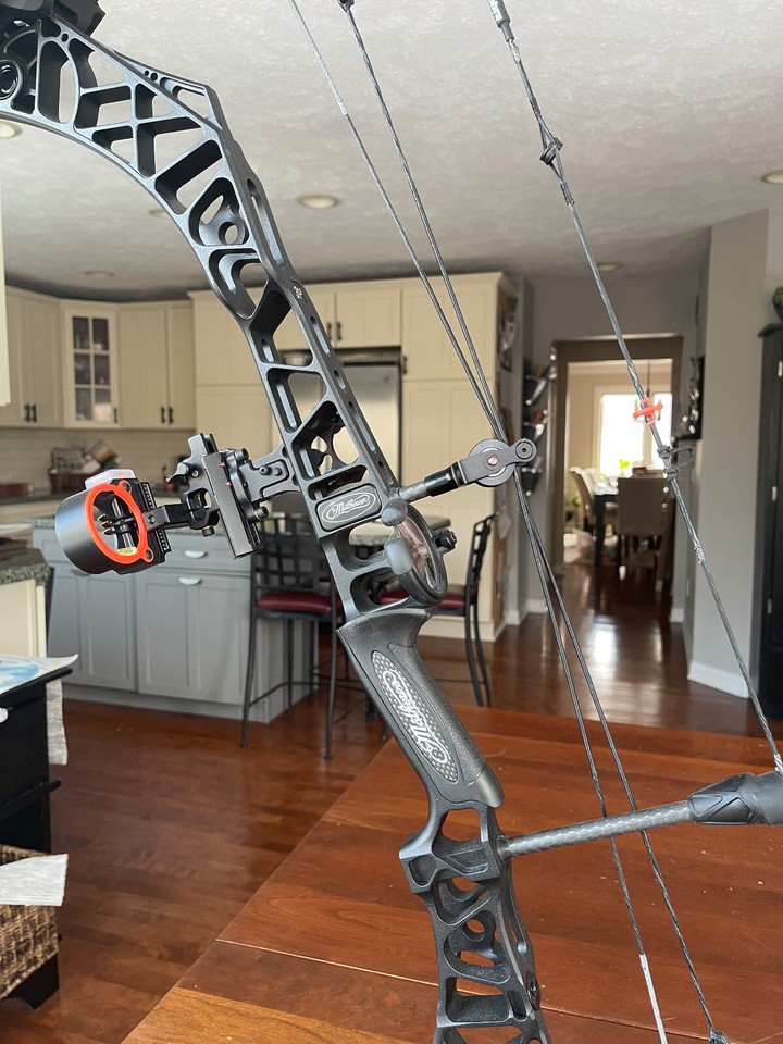 Mathews VXR 31.5 Compound Bow 70 lbs w/ Orange Mods | eBay