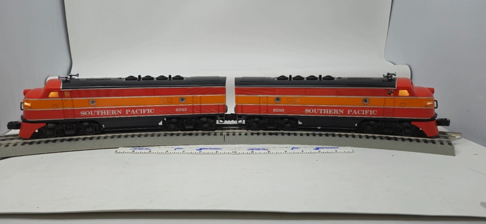Lionel Southern Pacific Daylight Diesel Set AB Engines & 8 Cars New | eBay