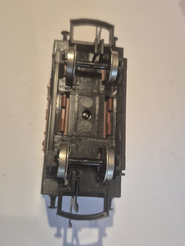 Hornby R242 BR Brown Ventilated Van Wagon OO Gauge Model Railways Boxed ...