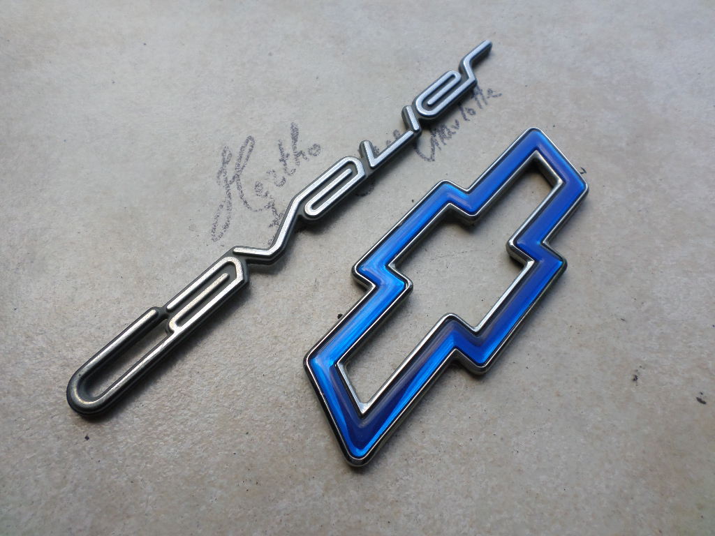 95-99 OEM Chevrolet Cavalier Tailgate 22591877 Emblem 22591875 Badge ...