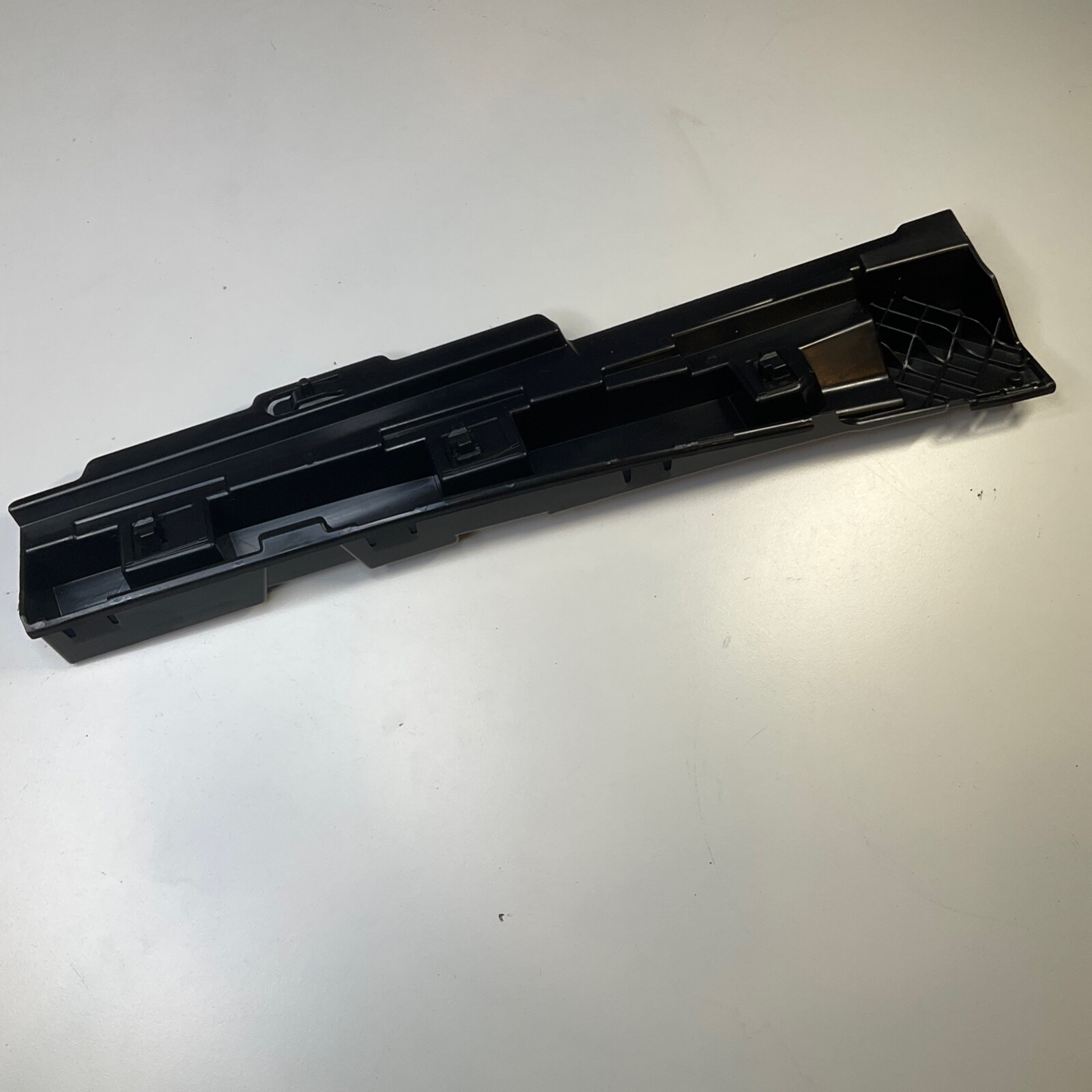 BMW 15-18 M3 F30 Rocker Molding Support Bracket Factory 51777256919 OEM ...