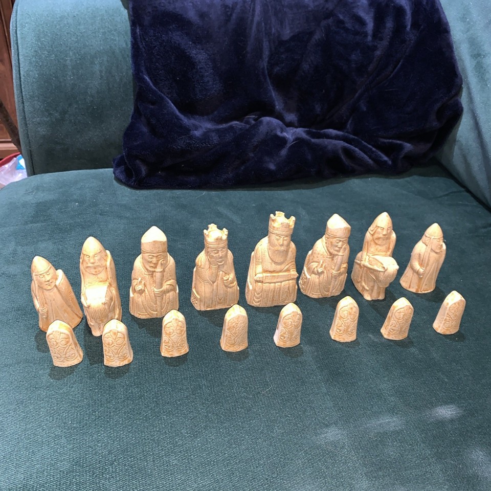 Vintage STONE CAST Lewis Chessman Stone WHITE /Cream Chess Set 16 ...