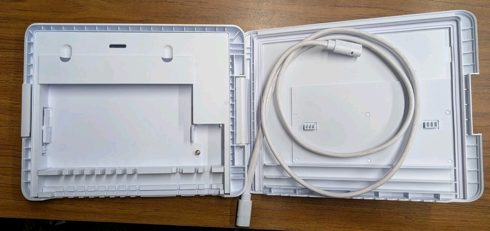 UBIQUITI Compact weatherproof enclosure for UISP Routers and Switches ...