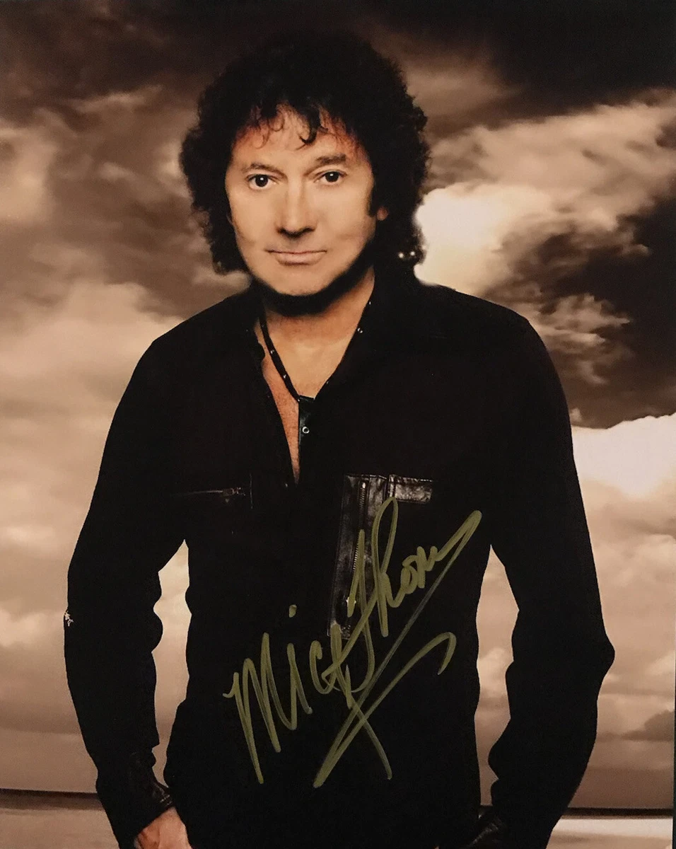 Mickey Thomas Singer