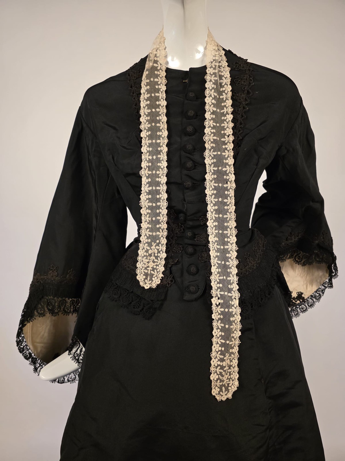 ANTIQUE CIVIL WAR ERA HAND MADE LACE LAPPET FOR DRESS… - Gem