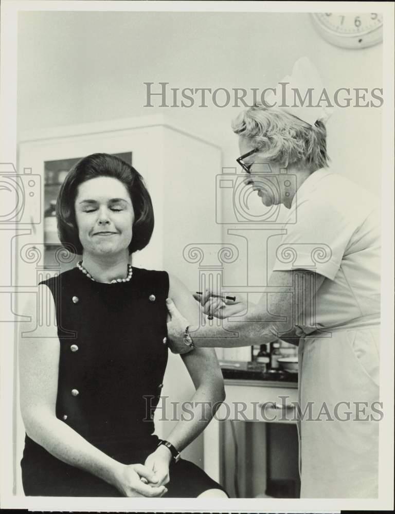 1967 Press Photo Anne Morrissy, Rose Higgins in "Peter Jennings With ...