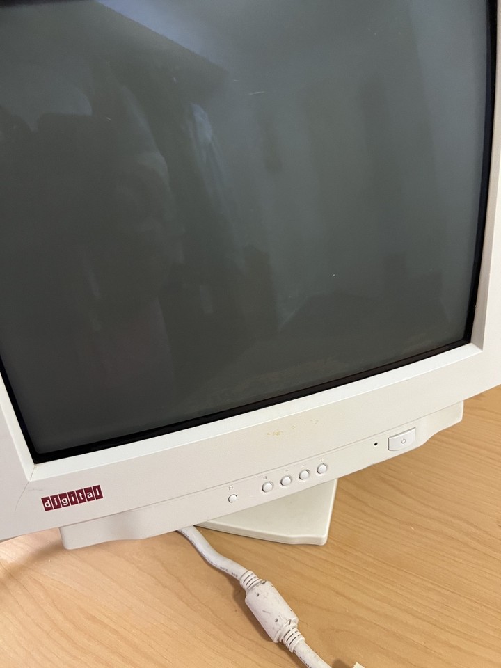 Digital DEC PCXBV-EZ 15" CRT VGA Monitor (1997) – Powers On – Vintage ...
