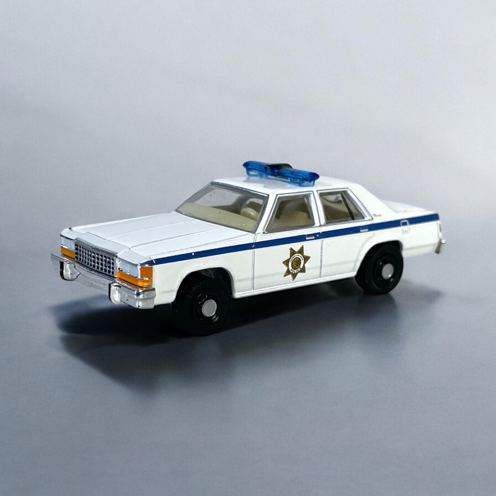 GREENLIGHT Terminator 2 Ford Crown Victoria 1983 Police Car Die cast 1: ...