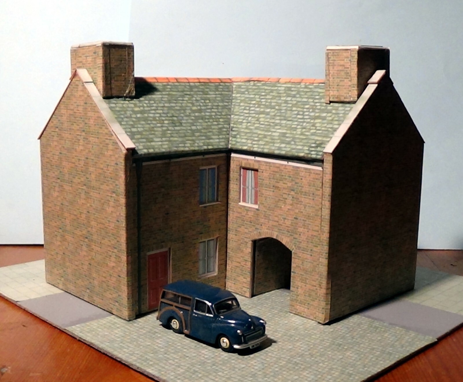 00 Gauge Corner Pub . Model railway building diorama ** ready made ...