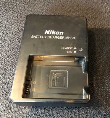 Genuine Nikon MH-24 Battery Charger for EN-EL14(a) Battery D5100 D3100 ...
