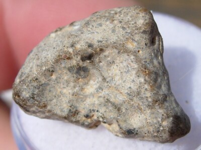 2.80 grams 16x9x7mm NWA 13974 Lunar as found Meteorite feldsp. breccia ...