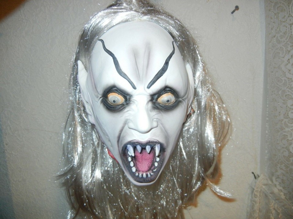 LIFESIZE SEVERED VAMPIRE HEAD HALLOWEEN HORROR PROP - DRACULA VAMPIRESS ...