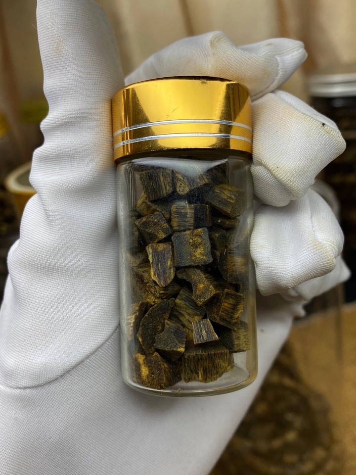 Old White Kynam Agarwood Chunks | Sinking KyNam Incense Wood | 10G ...