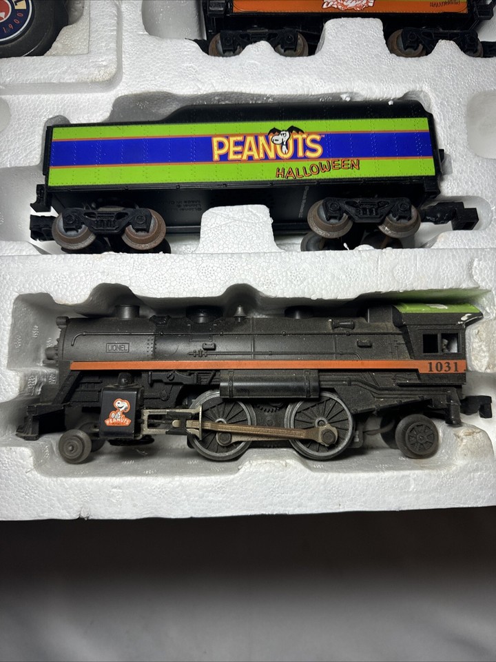 Lionel 6-30214 Gauge Peanuts Halloween Train Set w/ LionChief Remote ...