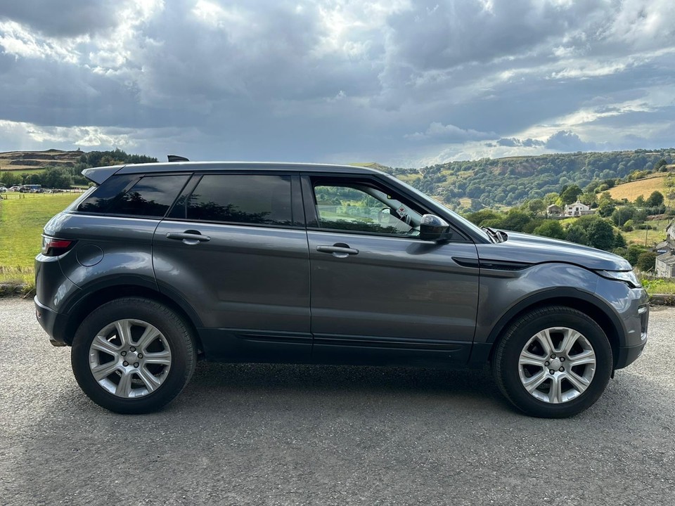 2018 Land Rover Range Rover Evoque 2.0 eD4 SE Tech 5dr 2WD ESTATE ...