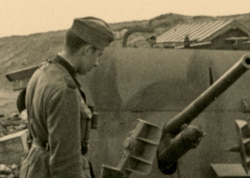 Captured British 2 pdr. gun and Bren carriers, France 1940. WW2 ...
