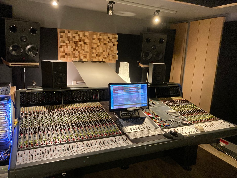 CONSOLE NEVE VR 48 CHANNEL WITH ORIGINAL AUTOMANTION, PSU, PATCHBAY AND ...