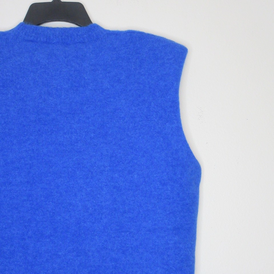 $425 Les Coyotes de Paris Women's Morris Cable Knit Vest in Lapiz Blue ...