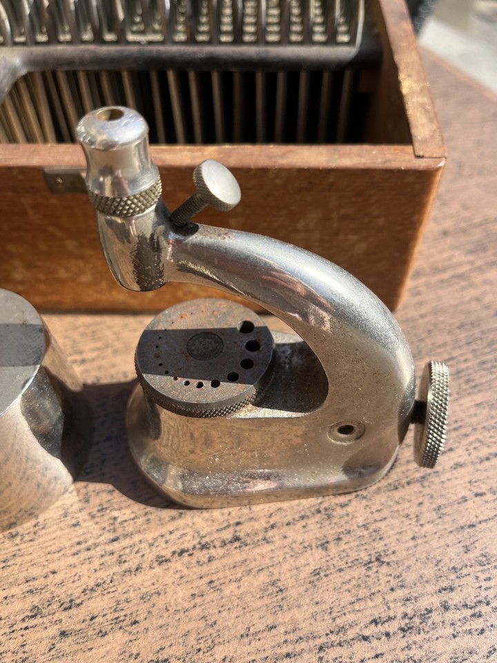 VINTAGE WATCHMAKERS TOOLS. SWISS MADE 'FAVORITE' STAKING / RIVETING SET ...