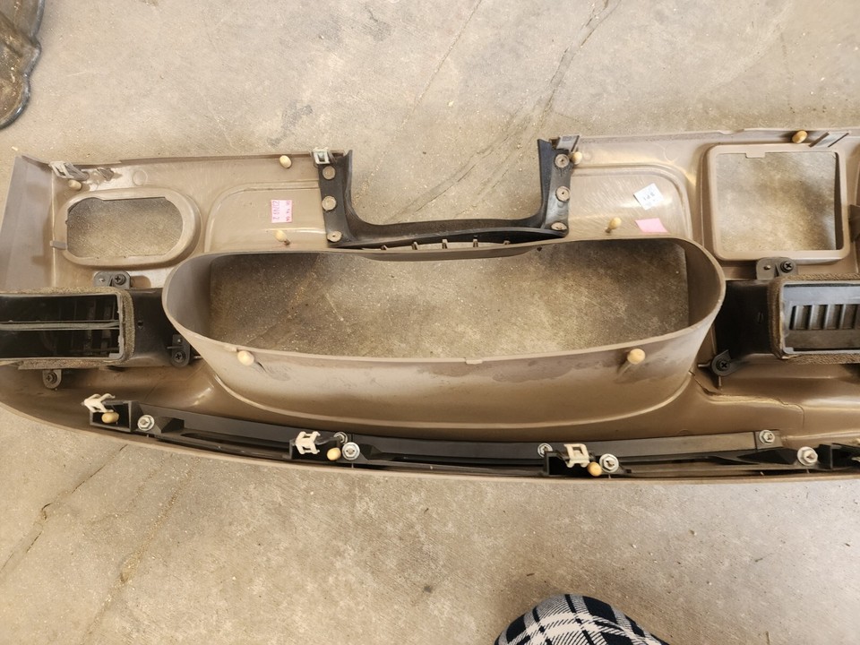 2004 FORD EXCURSION EDDIE BAUER DASH BEZEL TRIM PANEL w/vent TAN YC35 ...