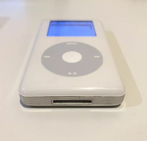 Apple iPod Classic 4th Generation White - HP Invent (20 GB) PE435AABA ...
