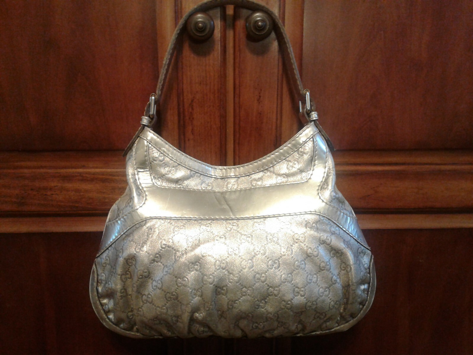 GUCCI QUEEN HOBO Platinum Gold Logo Embossed Guccissi… - Gem