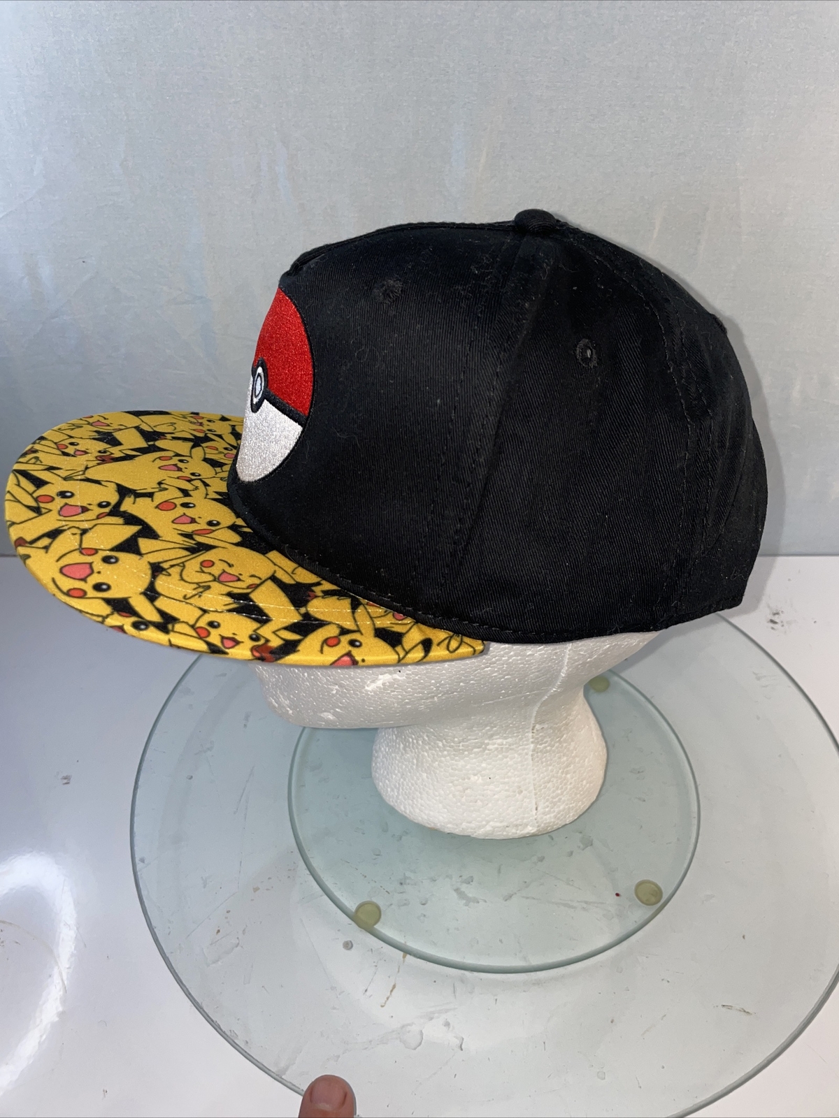 Official Pokémon Snapback Cap Pikachu/Poké Ball Flat … - Gem