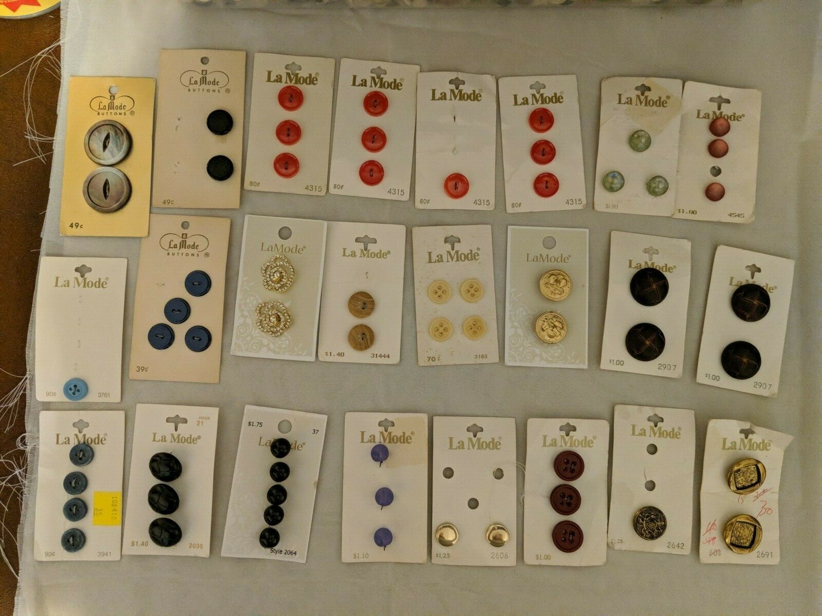 Lot Of 24 all LA MODE Button Cards ~ Vintage and modern Buttons ...