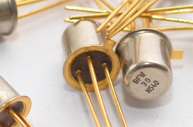 10x NPN RF-Broadband Transistor by Siemens & Halske Type BFW30, TO72 ...