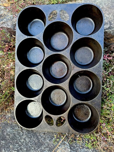 Vintage GRISWOLD Cast Iron NO 10 Popover Muffin Pan 949B Erie PA USA ...