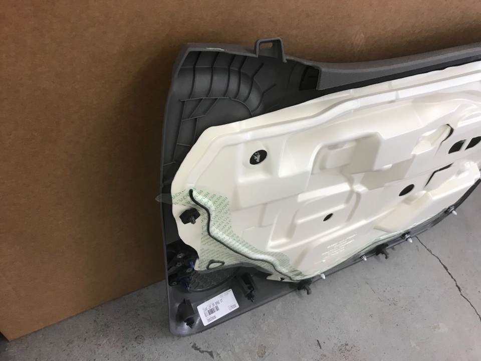 Oem Gm interior front door trim panel left drivers side 20833606 ...