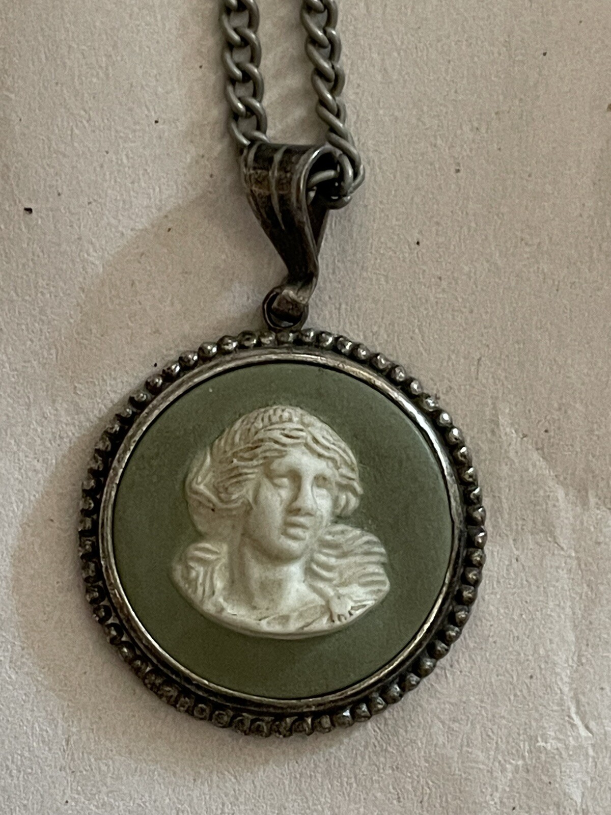 WEDGWOOD SILVER JASPERWARE GREEN CAMEO NECKLACE - wit… - Gem