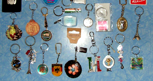 Lot of 35 Vintage to New World Travel Souvenir Keychains Key Ring ...