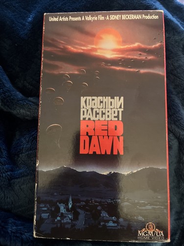 Red Dawn VHS Patrick Swayze C Thomas Howell Charlie Sheen Lea Thompson ...