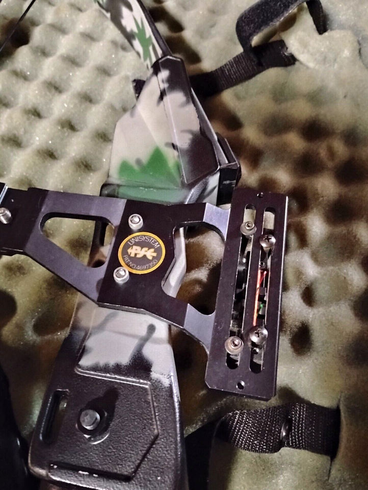 PSE RIGHT HAND COMPOUND BOW 60-70 WITH ACCESORIES SHOWN IN A CONTICO ...