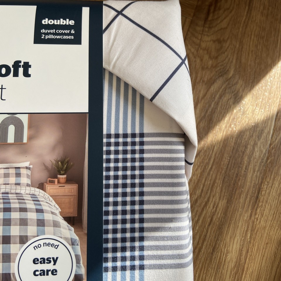 Silentnight Supersoft easycare Duvet Set Double. Check design. New | eBay