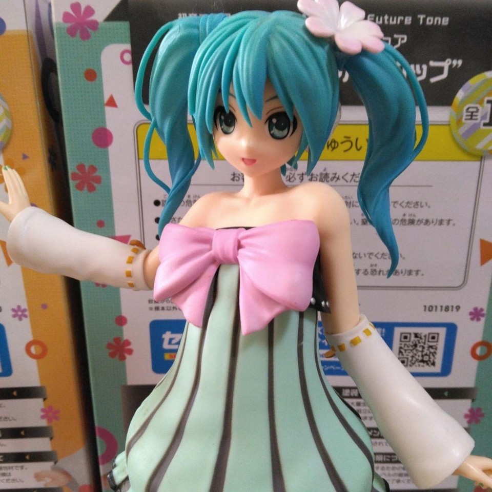 Hatsune Miku & Kagamine Rin Colorful Drop Cheerful Candy SPM Figures ...
