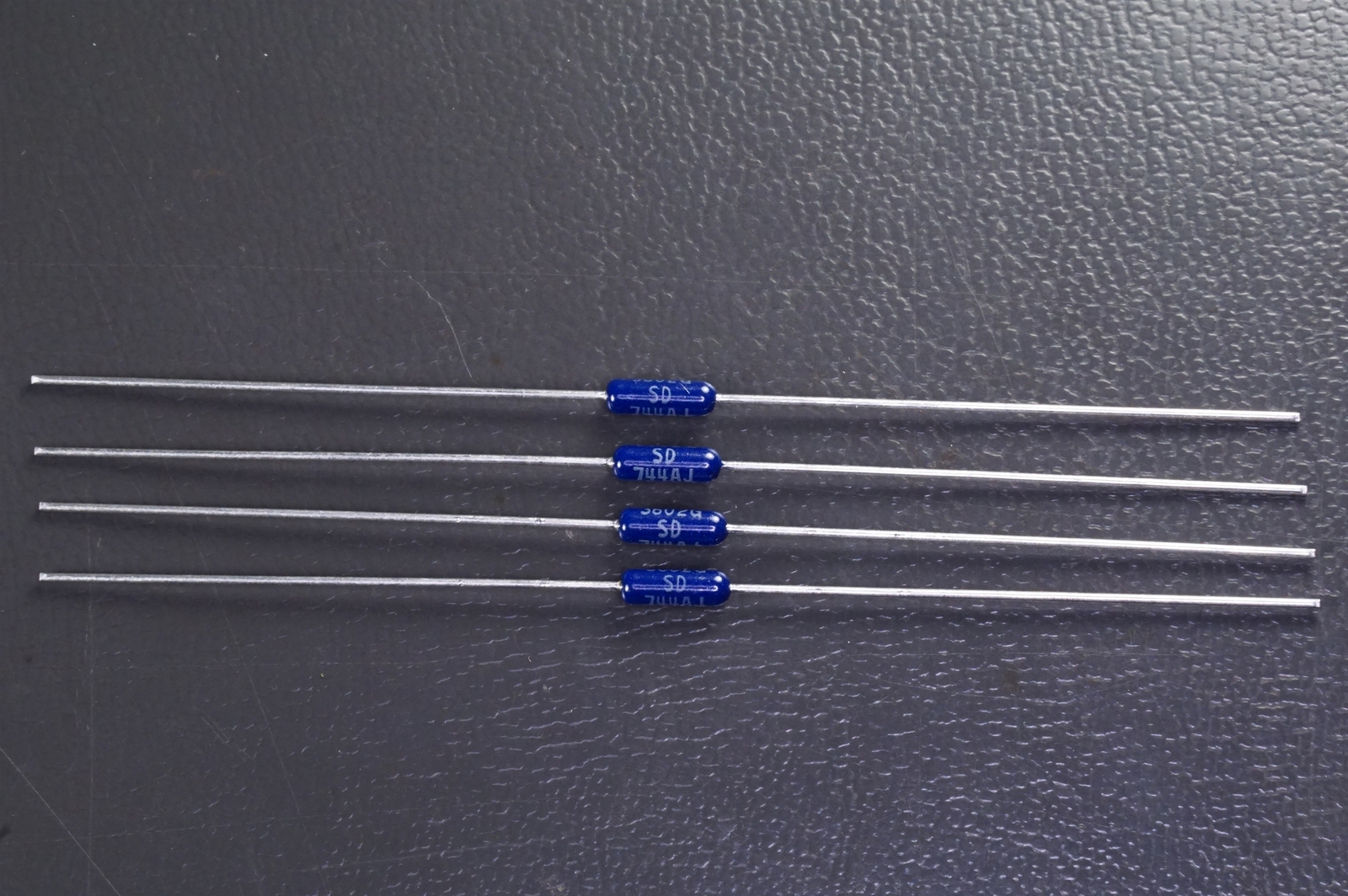 Lot of 4 RLR07C3602GS Vishay Metal Film Resistor 36k Ohm 2% 250mW 1/4W ...