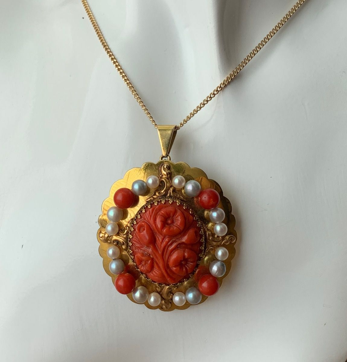 LARGE AND BEAUTIFUL 14K GOLD VINTAGE PENDANT WITH RED… - Gem