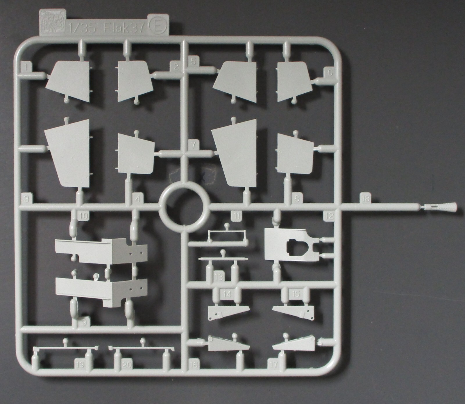 Dragon 1/35th Scale Sd Kfz 7 Flak 36 - Parts Tree E from Kit No. 6541 ...